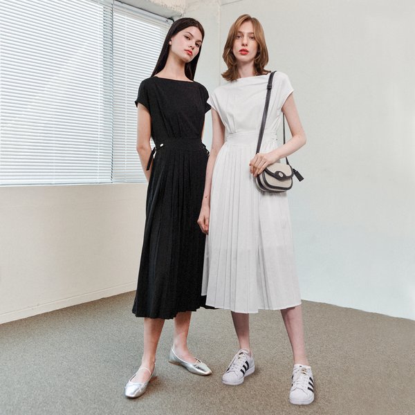 WOMAN 슬리브리스 플리츠 원피스 [2COL] / WBC2L15525 - SSG.COM