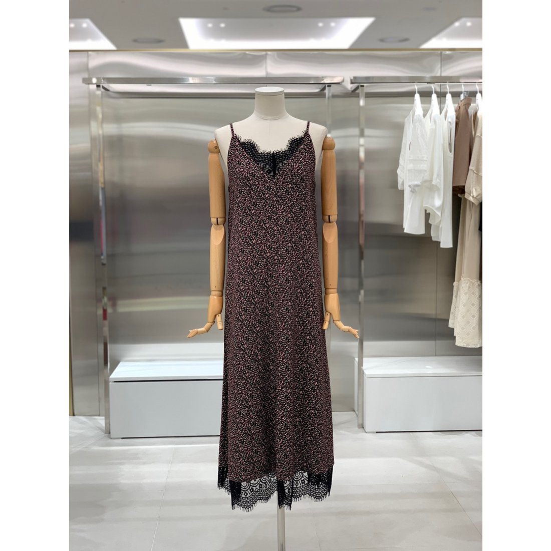 GGPX 레이스 트리밍 전판 패턴 스트랩 원피스(GMC8OP821F), 신세계백화점