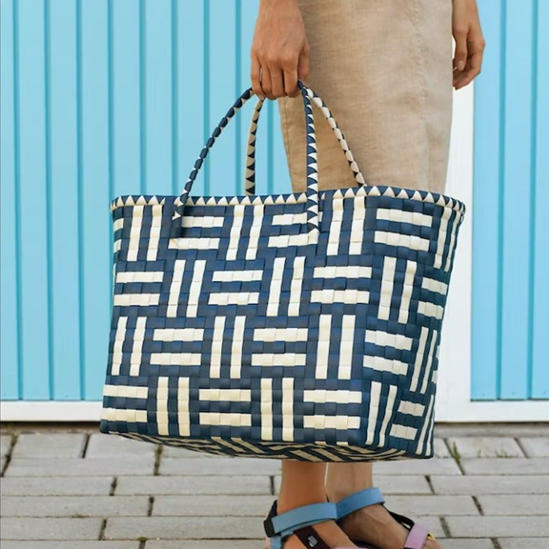 [이노메싸/HAY] Maxim Stripe Bag L 맥심 스트라이프 백 블루 앤 샌드 (541366), 신세계몰
