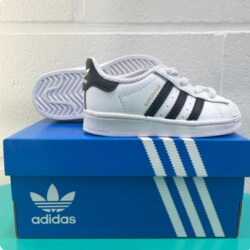 아디다스 슈퍼스타의 50주년을 맞이해 탄생한 유아용 슈즈(FU7717) - SSG.COM
