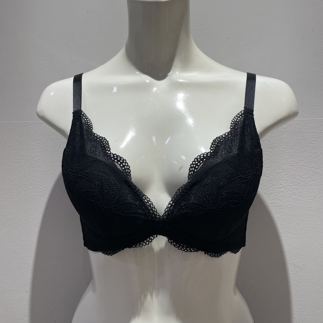 [75A~80C]경량감 있는 실리콘 에어 오일패드 소재를 사용한 로맨틱한 무드의 드리밍 레이스 딥브이 브래지어(TCWBR111 BK), 믿고 사는 즐거움 SSG.COM