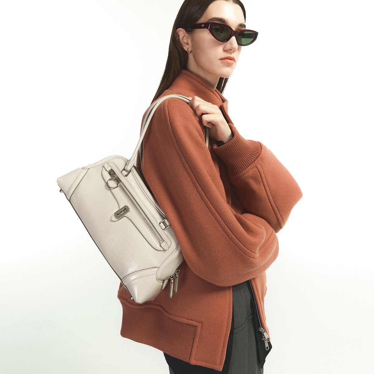 Toque Cabin Crew Shoulder M (토크 캐빈 크루 숄더 미듐) Light Beige VQB3-1SH402 ...