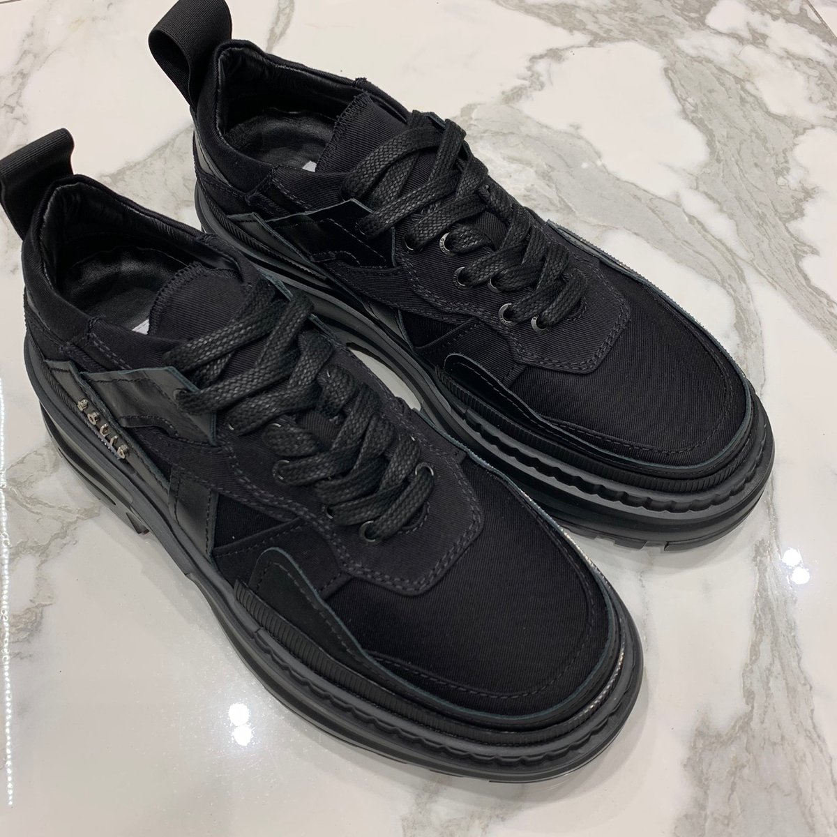 21FW 솔리드옴므 스니커즈 S213SU13896B - SSG.COM