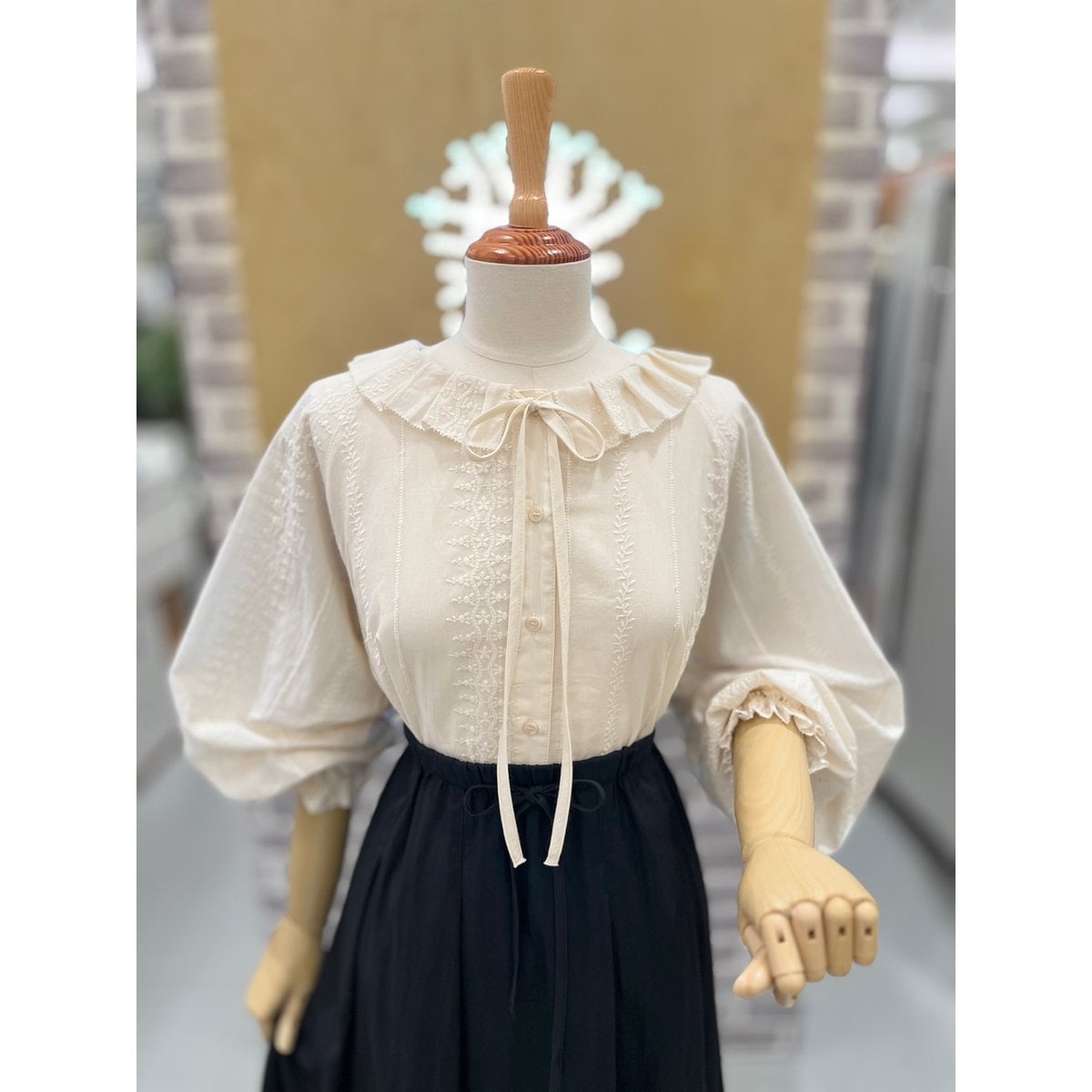 LK 리본자수 블라우스(LK31DXBL548X) - SSG.COM