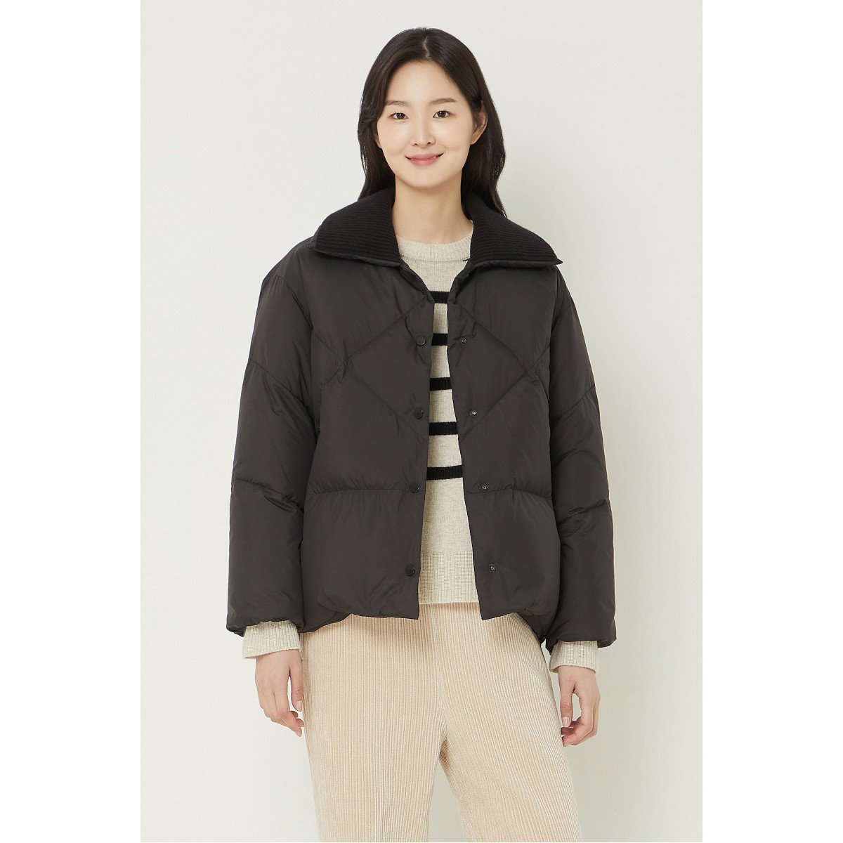 [epigram 여성] 니트 카라 다이아 퀼팅 숏다운_EFUCW23201BKX - SSG.COM