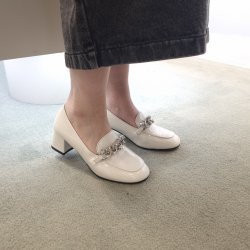 [23FW]체인 에나멜 펌프스5CM 3종 FJY1F1SP018, 신세계백화점